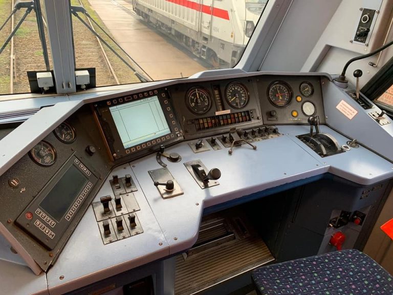 Doppelstockzug auf die Schiene gestellt – SRI Rail Invest GmbH